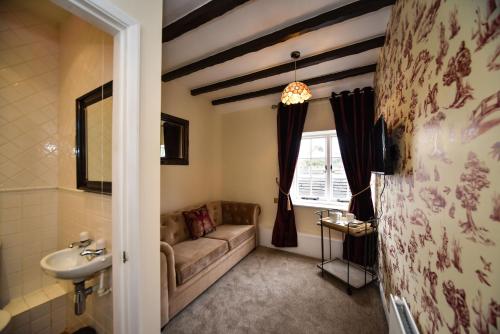 The Bear Inn, Alderwasley (updated prices 2024)