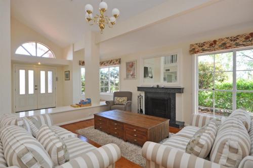 Beggars Bridge Vineyard Homestead w/ pool + wifi + tennis + vineyard ...