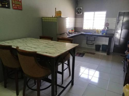 HOMESTAY PERPADUAN, TAMAN BERCHAM RAYA ULU KINTA IPOH PERAK, Kampong ...