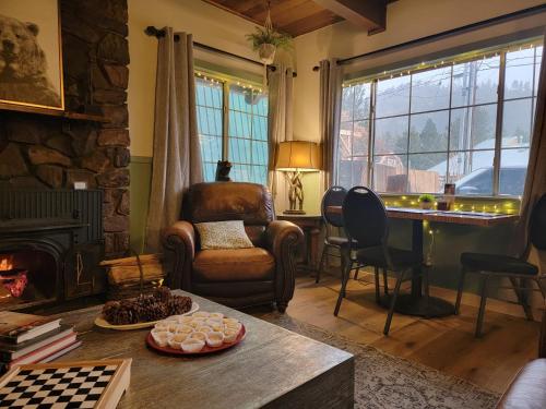 Cinnamon Bear Inn, Mammoth Lakes (updated prices 2025)