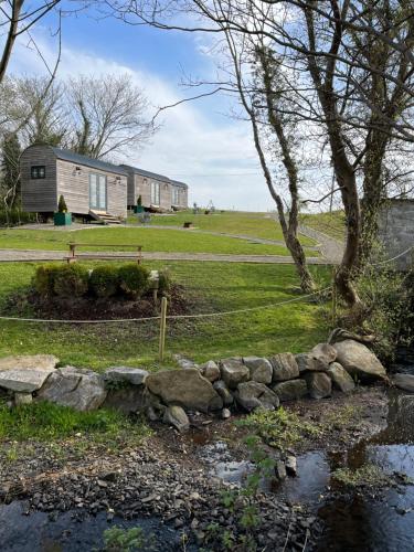 Beds of Silk, Labasheeda