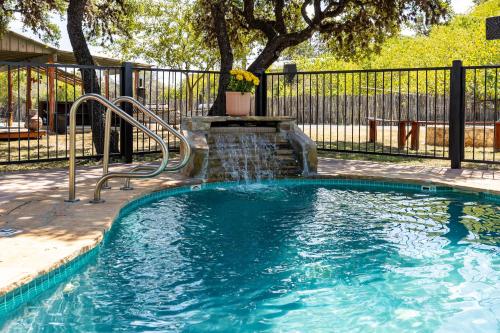 The Historic Leakey Inn, Leakey – Updated 2022 Prices