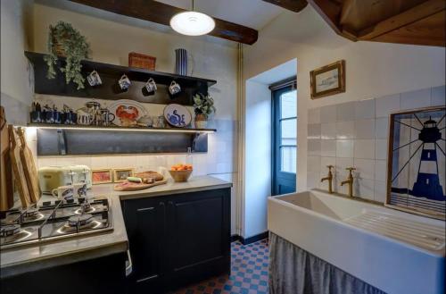 The Old Crab Shop. PERFECT location & sea views., Cromer (updated ...