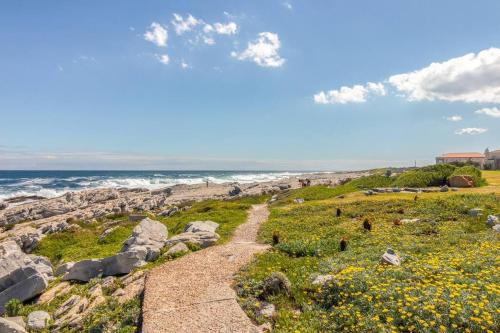 Easy Going Hermanus With An Ocean View, Hermanus – Updated 2024 Prices