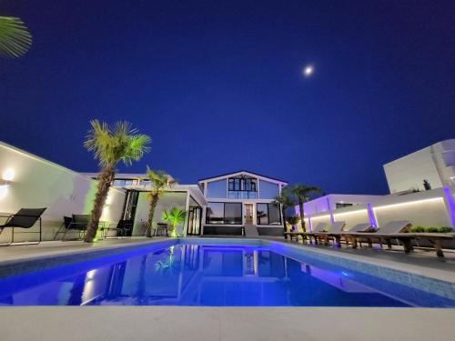 Isea Wood Villa, Rrushkull – Updated 2024 Prices