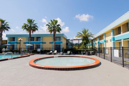 Garnet Inn & Suites, Orlando, Orlando (updated prices 2025)