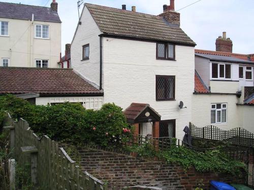 Award winning pet friendly paddock cottage, Whitby (updated prices 2025)