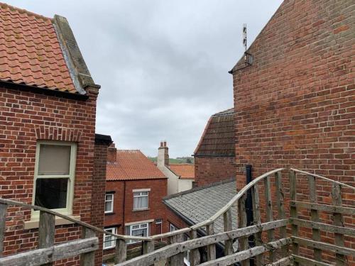 Award winning pet friendly paddock cottage, Whitby (updated prices 2025)