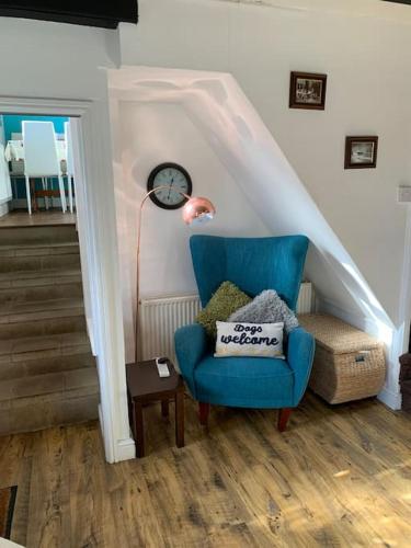 Award winning pet friendly paddock cottage, Whitby (updated prices 2025)