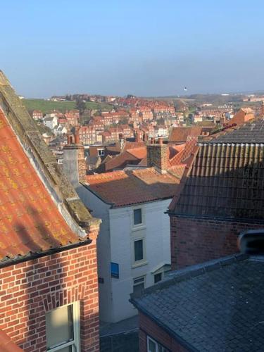 Award winning pet friendly paddock cottage, Whitby (updated prices 2025)