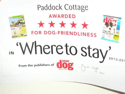 Award winning pet friendly paddock cottage, Whitby (updated prices 2025)