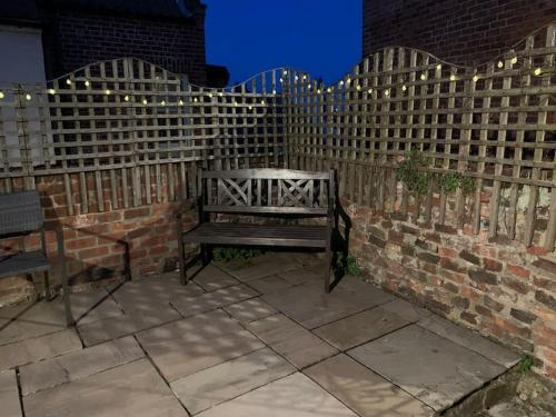 Award winning pet friendly paddock cottage, Whitby (updated prices 2025)