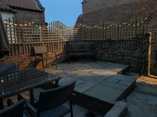 Award winning pet friendly paddock cottage, Whitby (updated prices 2024)