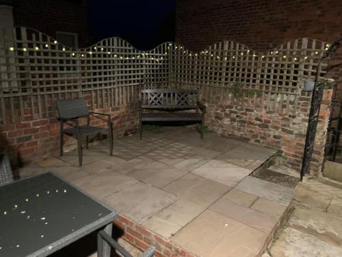 Award winning pet friendly paddock cottage, Whitby (updated prices 2025)