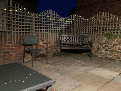 Award winning pet friendly paddock cottage, Whitby (updated prices 2025)