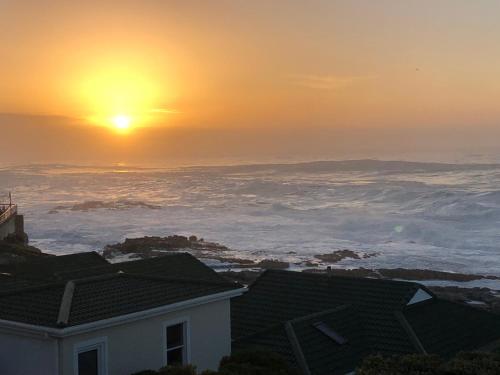 Whale Rock Estate Hermanus sea view apartment, Hermanus – Updated 2023 ...
