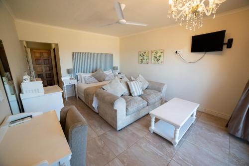 305 Guest House, Amanzimtoti (updated prices 2025)