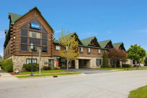 Rodeway Inn & Suites Mackinaw City – Bridgeview, MI - Booking.com