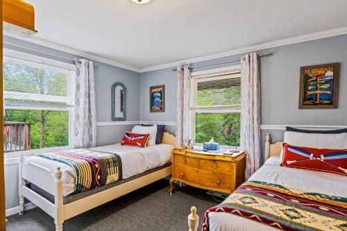 Adirondack Sugar Shack, Diamond Point (updated prices 2024)