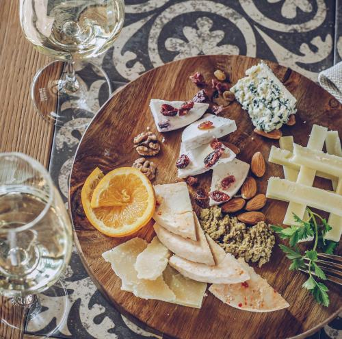 Helvecija 1880, Vršac – Updated 2024 Prices