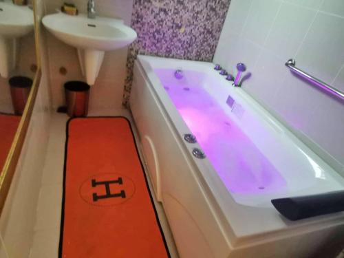 JACUZZI ROOM 2 BEDROOM UNIT AT GRASS RESIDENCES, Manila (updated prices ...