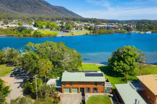 Punt House - riverfront home with ramp access, Dunbogan – Updated 2023 ...