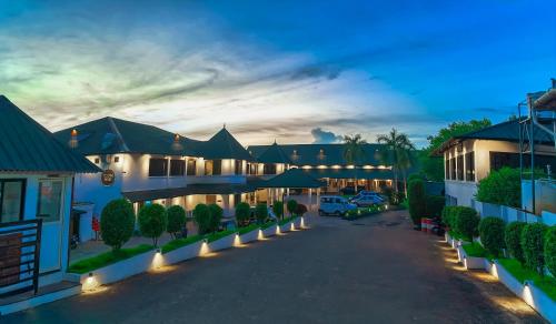 Contour Backwaters Hotel Resort & Convention Centre, Rāmankari (updated ...