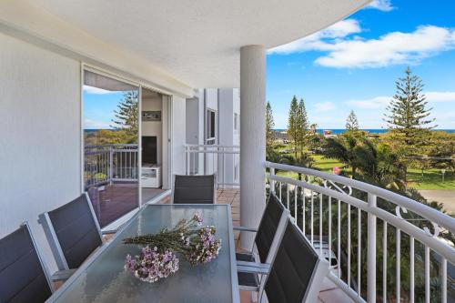 Beachside Resort Kawana Waters, Buddina (updated prices 2025)