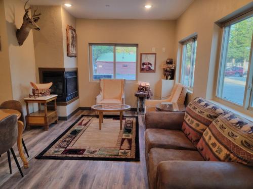 Wagon Wheel Hotel & Cabins, West Yellowstone – Updated 2022 Prices