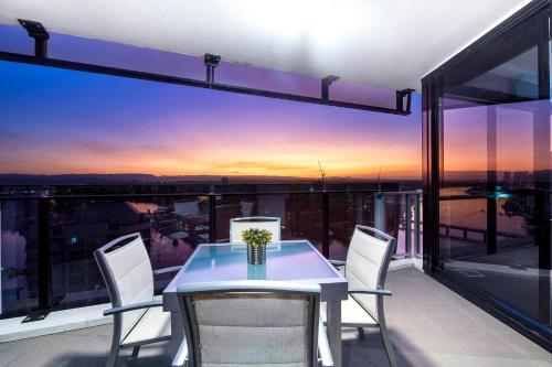 Circle on Cavill - 2 Bedroom Ocean View Units, Gold Coast (updated ...