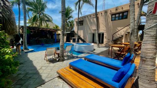 Johnnys Place Hotel, Monterrico (updated prices 2024)