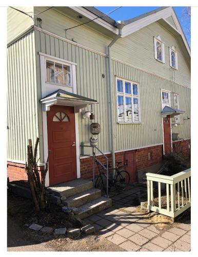 Saunallinen puutalo keskustan tuntumassa, Turku (updated prices 2024)