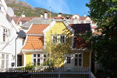 Charming Bergen house, rare historic house from 1779, Whole house ...