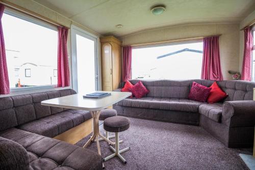 6 Berth Caravan For Hire At Martello Beach Holiday Park In Essex Ref ...