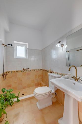 Cycladic Aura - Traditional Holiday Cottage, Finikas (updated prices 2025)