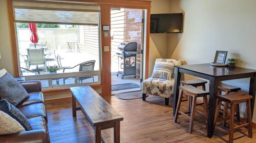 Driftin' Cabanas, Chelan – Updated 2023 Prices