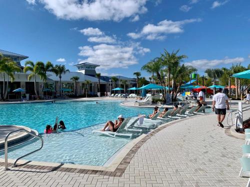 Aloha Retreat 6BR Private Pool/Game Room @Windsor Island Resort near ...