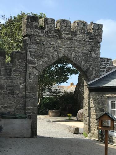 Arch Cottage @ The Old Vicarage, Lower Boscaswell – Updated 2023 Prices