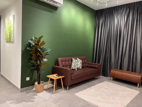 Millerz Square 3 bedroom near Old klang road Mid valley Beautiful night ...