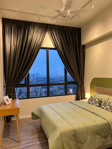 Millerz Square 3 bedroom near Old klang road Mid valley Beautiful night ...