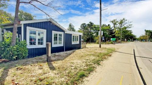 Main Beach River Retreat - Wasaga Beach 1 - Main Strip - 93 Mosley St ...