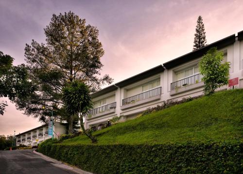 The Balcone Hotel & Resort, Bukittinggi – Updated 2023 Prices