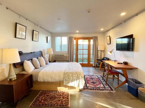 The Astro, Santa Rosa (updated prices 2025)