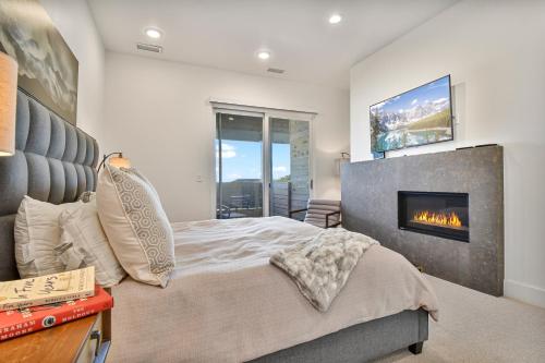 Luxury Apex Townhome, Ski-in Ski-out, 3 King Suites, Private Hot Tub ...