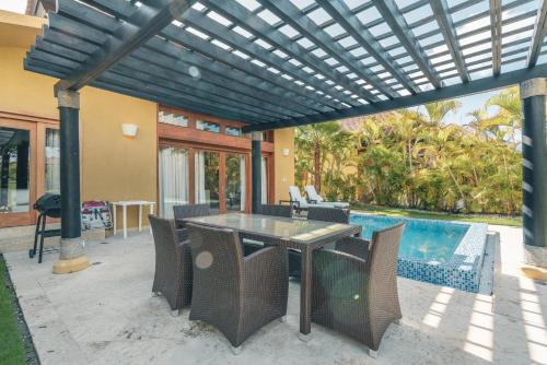 Fabulous villa with picuzzi at Green Village B843 (Rep. Dominicana ...