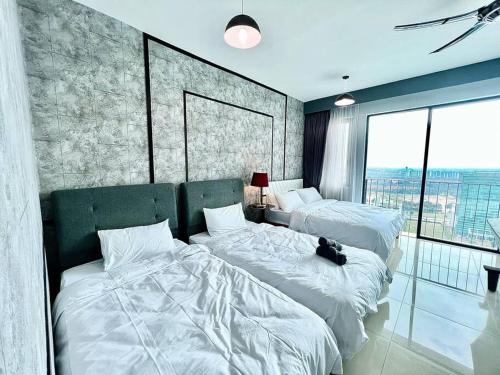 E 1-5Pax Cozy home 4 Bed Wifi TV Trefoil @Setia City Setia Alam SCCC ...