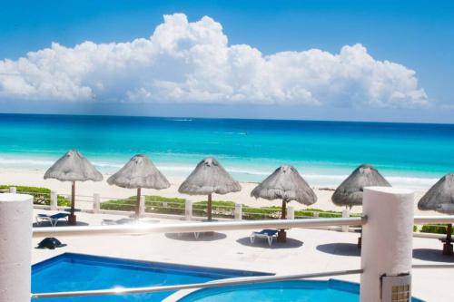 Ocean front Villa Marlin, best location in hotel zone #109, Cancún ...
