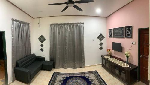 Lavender Homestay Desa Chendering 3 bedrooms Kuala Terengganu, Kuala ...