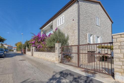 Apartments Azra, Pula (updated prices 2025)