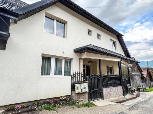 Casa de langa rau RUCAR, Rucăr – Updated 2023 Prices